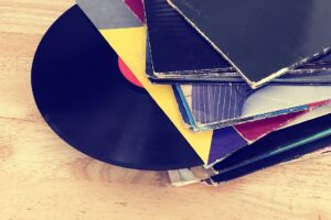 45 vs 33 Records: Comparing Vinyl Speeds for Audiophiles - My Vinyl Passion